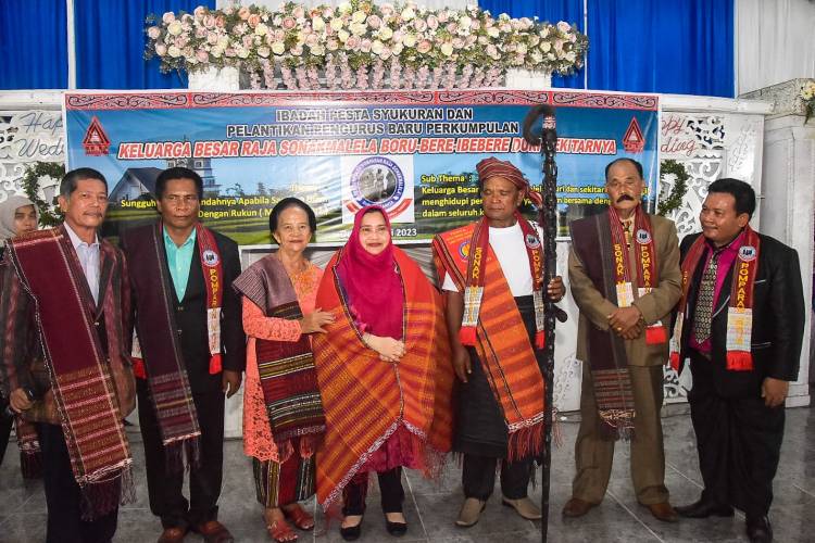 Bupati Kasmarni Didaulat jadi Boru Simangunsong oleh Pomparan Raja ...